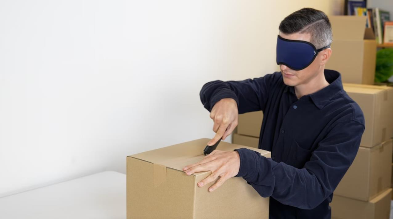 The safe, fast box cutter that can even be used blindfolded! - BackerCrew